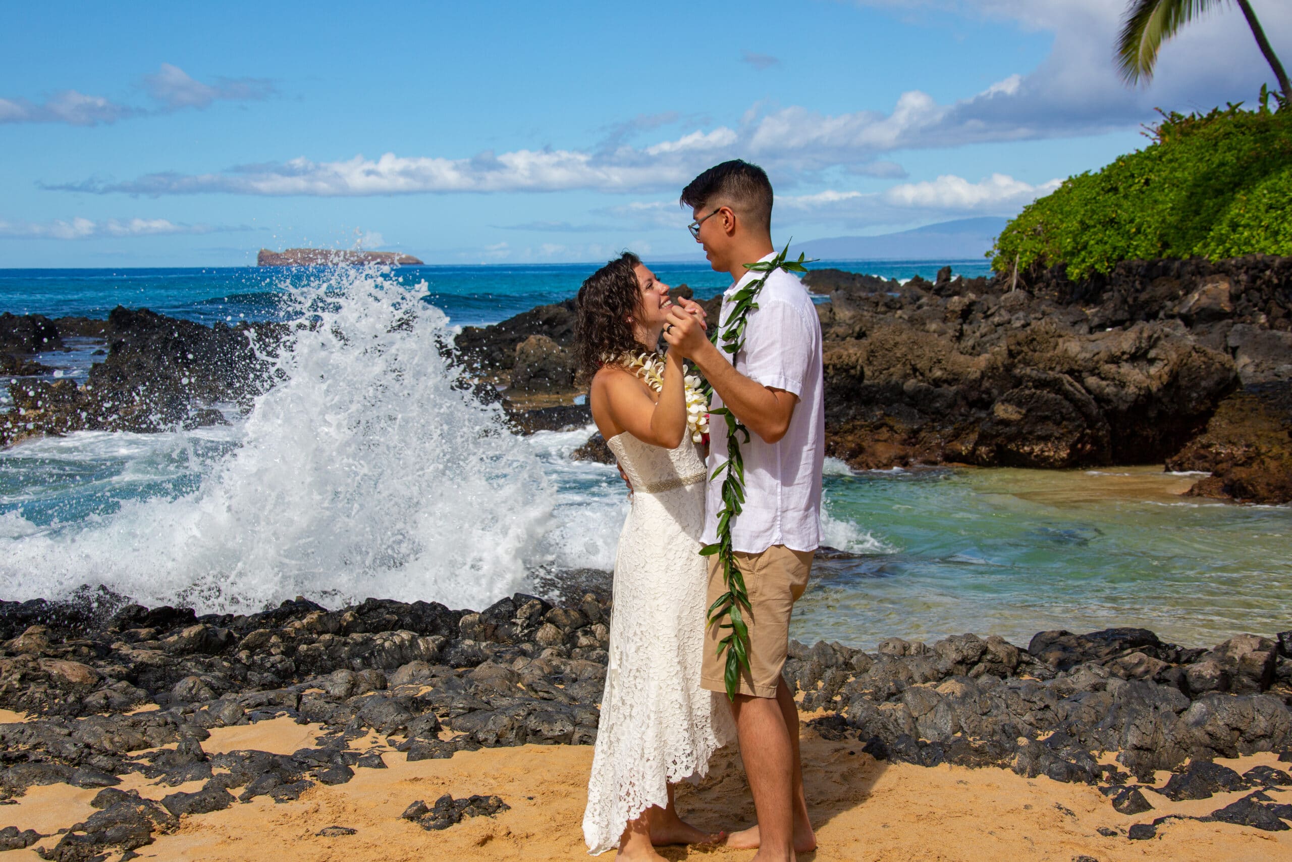 A Luv Story That Started as Kids - Maui Marrying Man